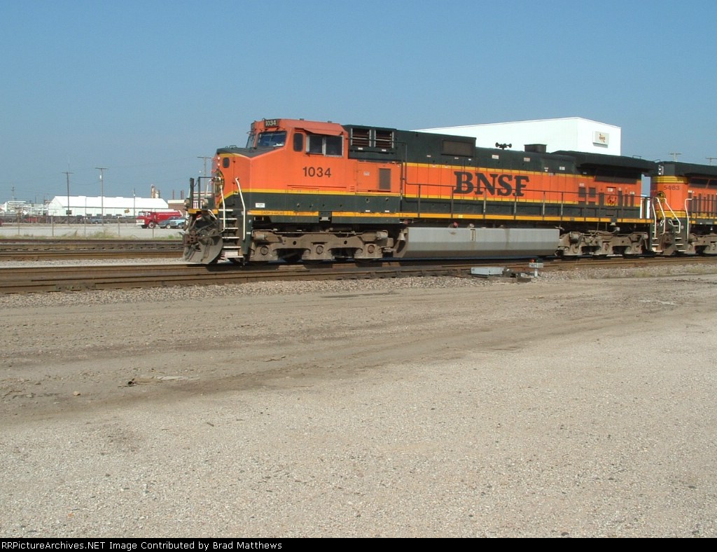 BNSF 1034 enters Cherokee Yard